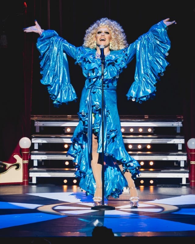 April Summer boeken? | Evenses Entertainment