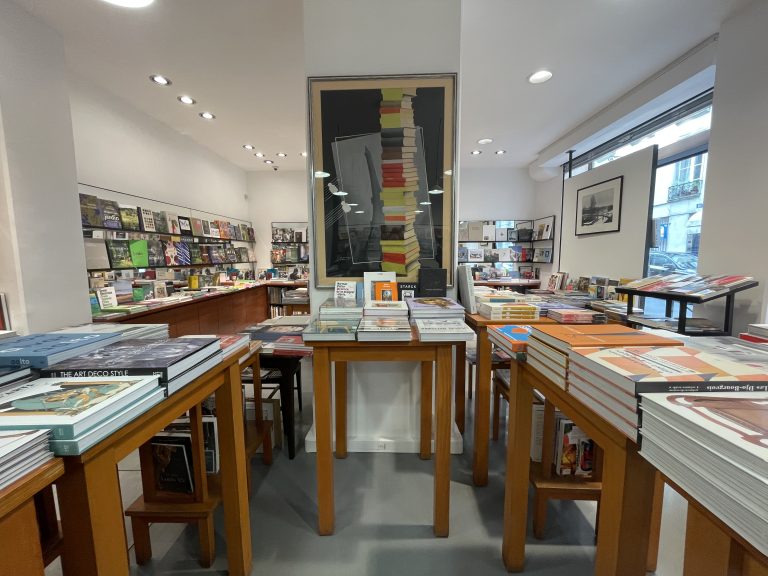 Librairies de créateurs : le match Lagerfeld vs Saint Laurent