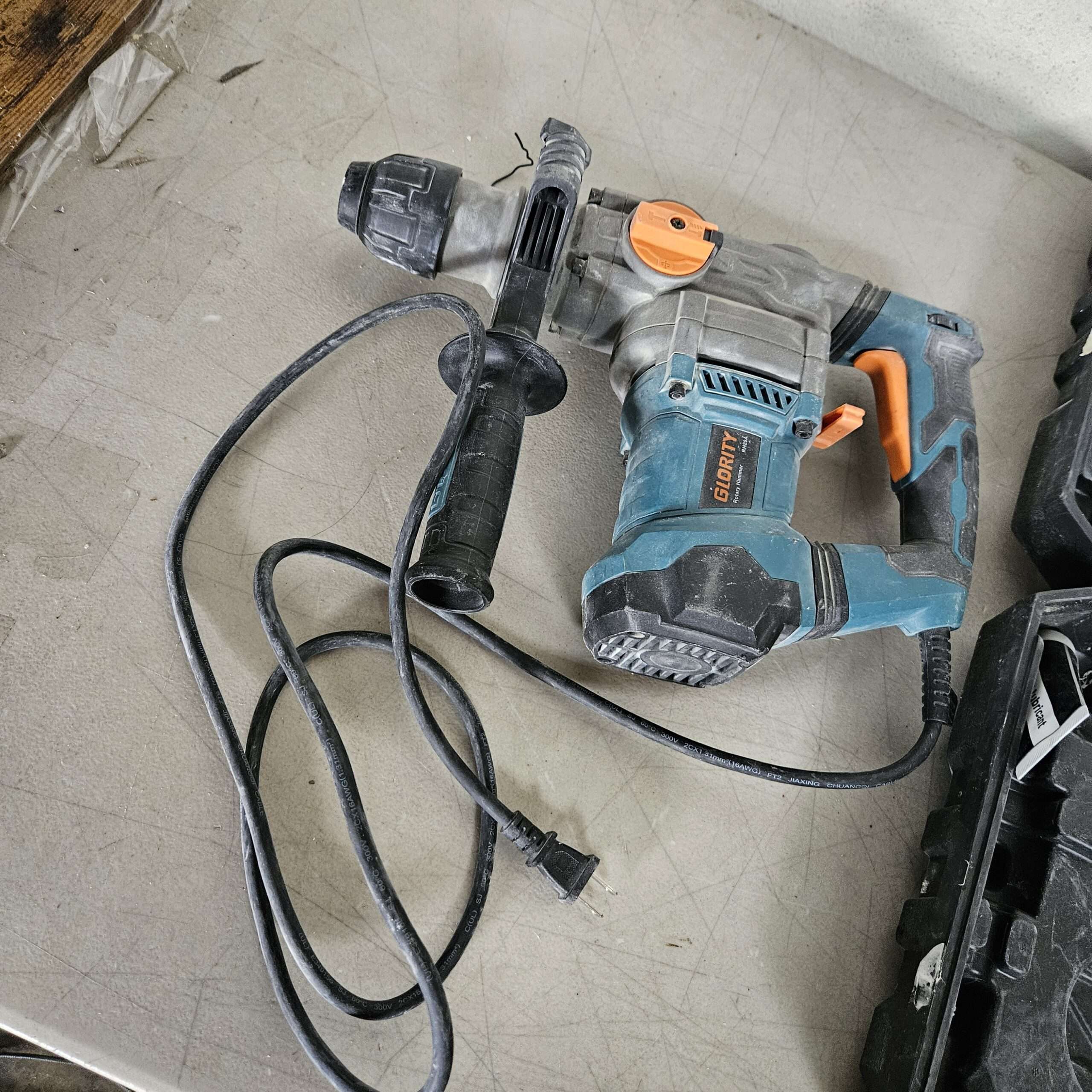 GLORITY 1-1/4 Inch SDS-Plus 13 Amp Heavy Duty Rotary Hammer Drill with ...