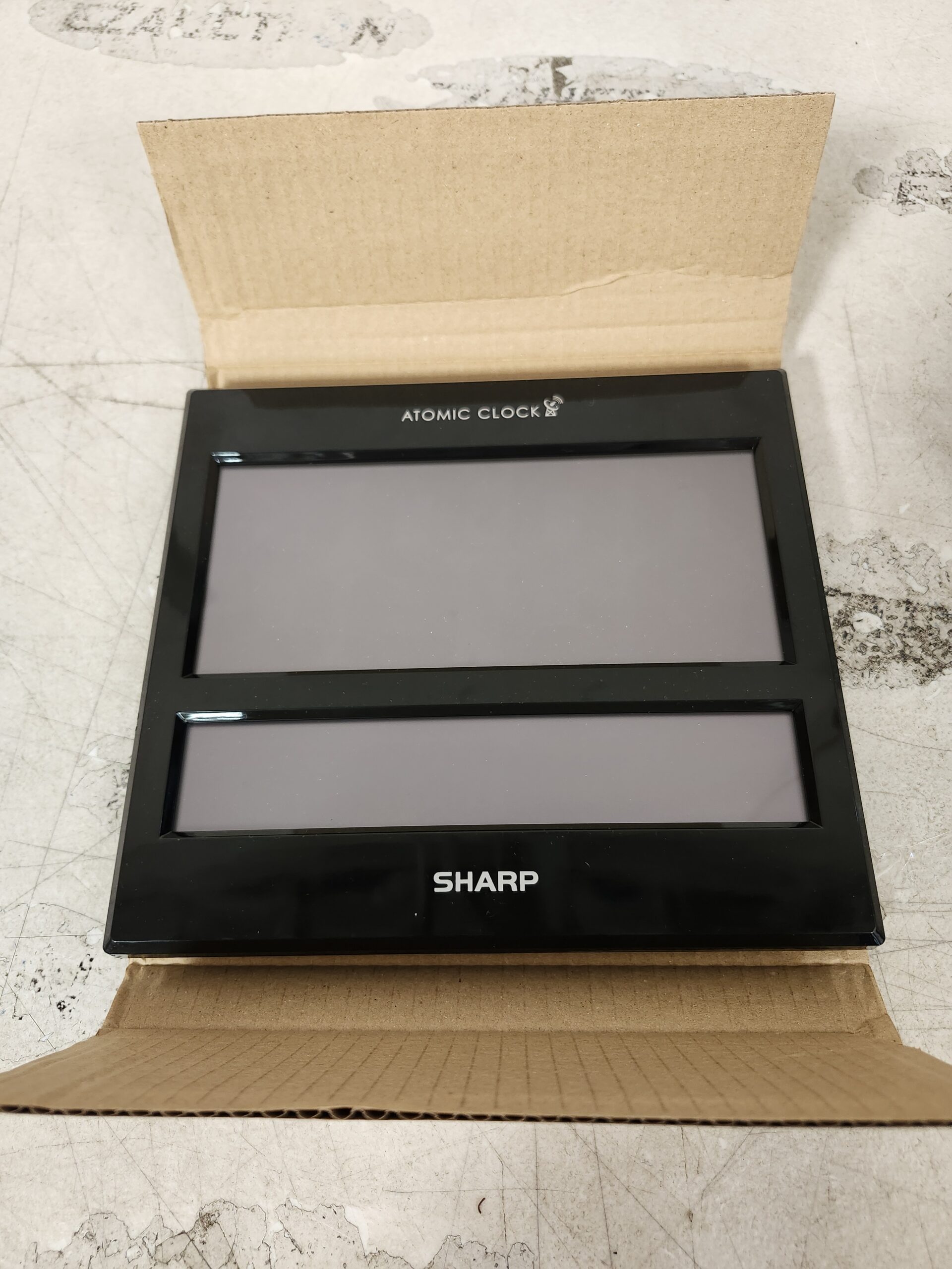 Sharp Atomic Clock - Never Needs Setting! - Jumbo 3 Sharp Atomic Clock - Never Needs Setting! - Jumbo 3