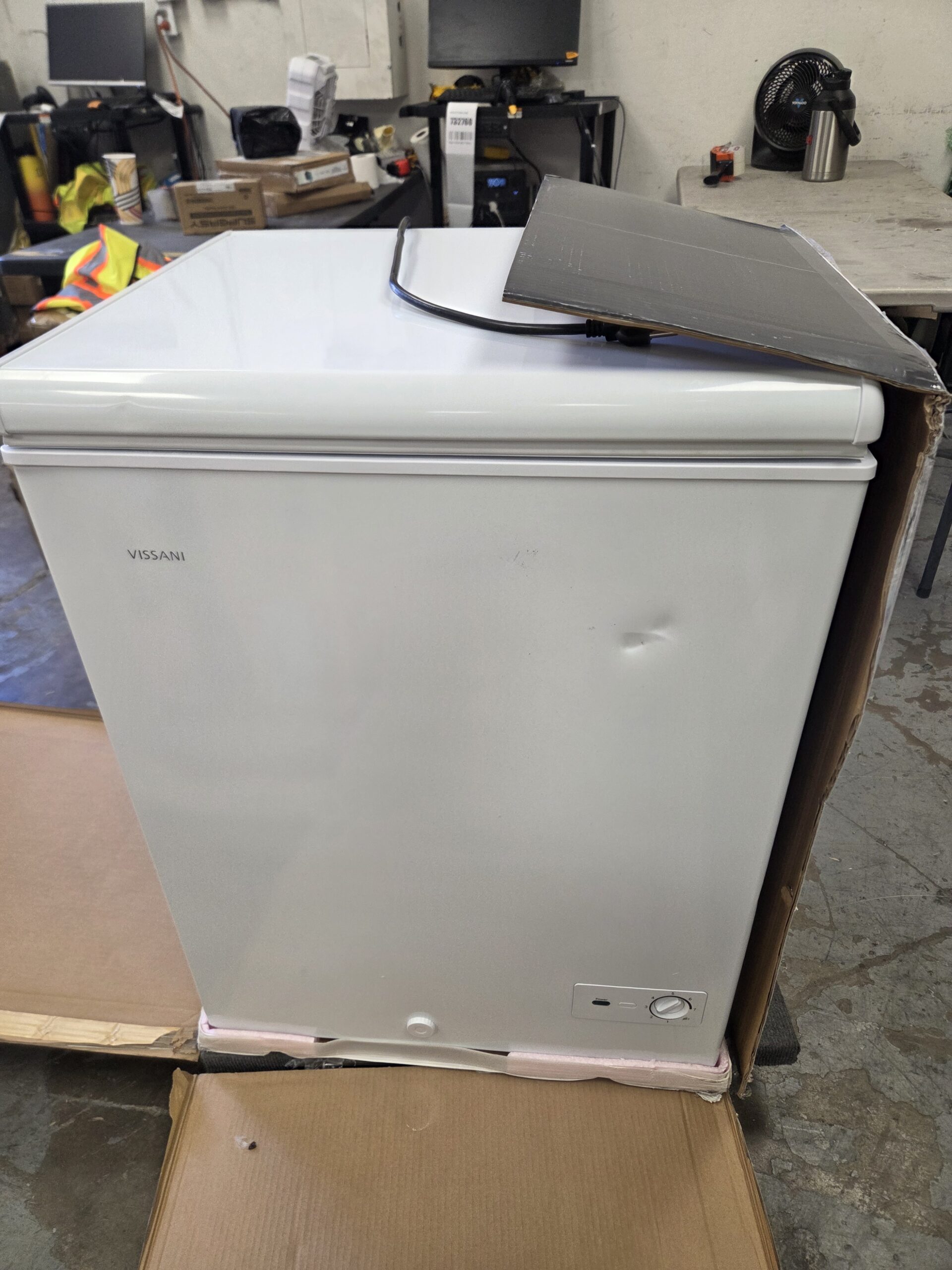 "**DENTED**Vissani 5.0 cu. ft. Manual Defrost Chest Freezer with LED ...