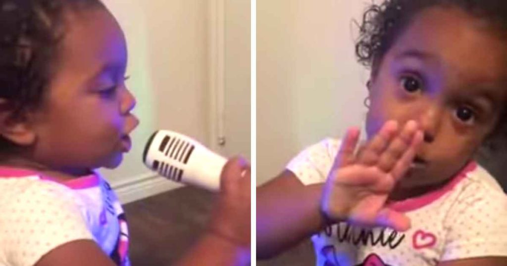 Adorable Baby Sings Along With Mother At Church | FaithPot