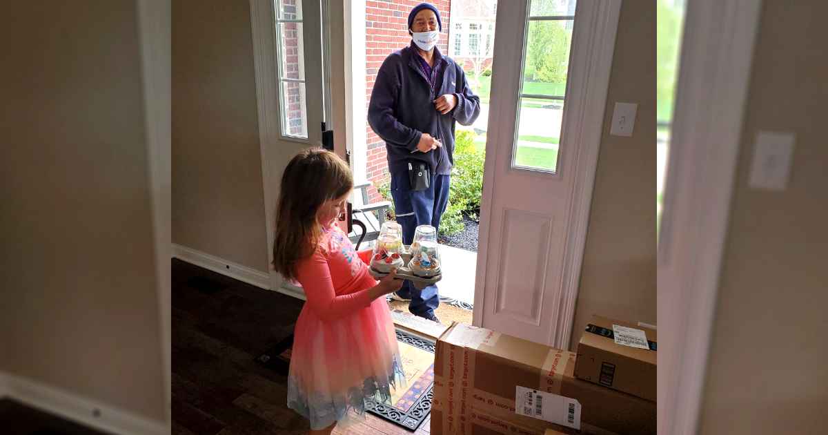 FedEx Delivery Driver Makes Young Girl's Birthday Special With Ice ...