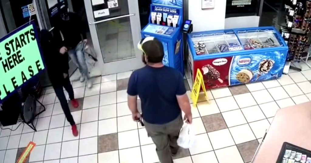 U.S. Marine Stops 3 Armed Robbers At Gas Station With His Quick, Combat ...
