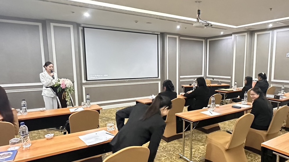 TH/EN พิธีกรหญิง(MC)/Moderator งานevent Liveสด เปิดตัวสินค้า สัมมนา งานเลี้ยงต่างๆ