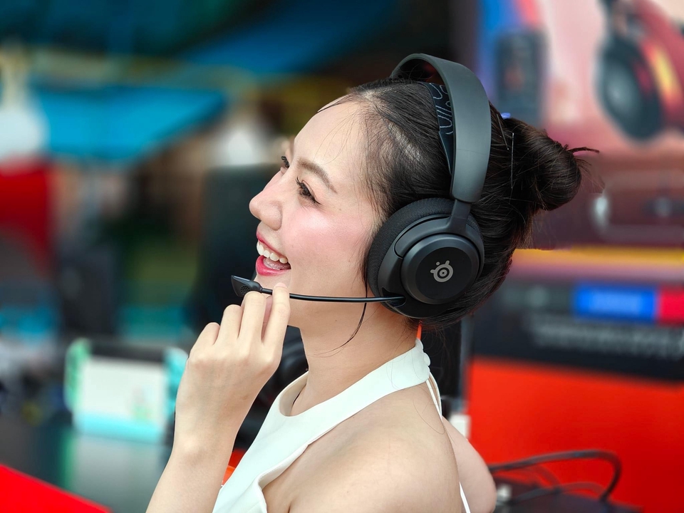 TH/EN พิธีกรหญิง(MC)/Moderator งานevent Liveสด เปิดตัวสินค้า สัมมนา งานเลี้ยงต่างๆ