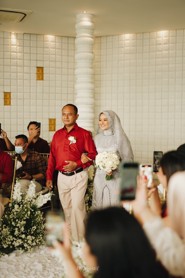 JABODETABEK & LUAR KOTA - JASA FOTO WEDDING PRE WEDDING ENGAGEMENT COUPLE SESSIONS