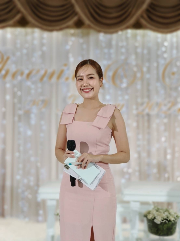 TH/EN พิธีกรหญิง(MC)/Moderator งานevent Liveสด เปิดตัวสินค้า สัมมนา งานเลี้ยงต่างๆ