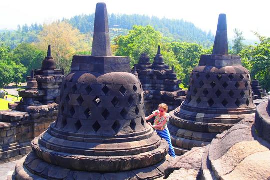 Tour Guide and Photographer ( Coverage around Java )