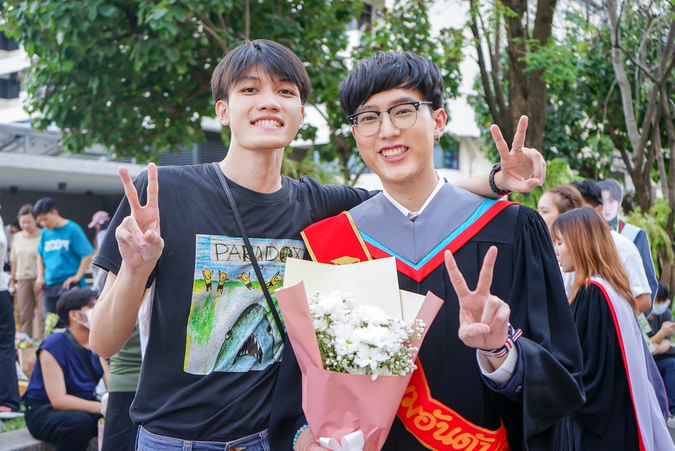 รับถ่ายภาพทุกประเภท : งานรับปริญญา งานอีเว้นต่างๆ โปรดักส์/สินค้า สถานที่