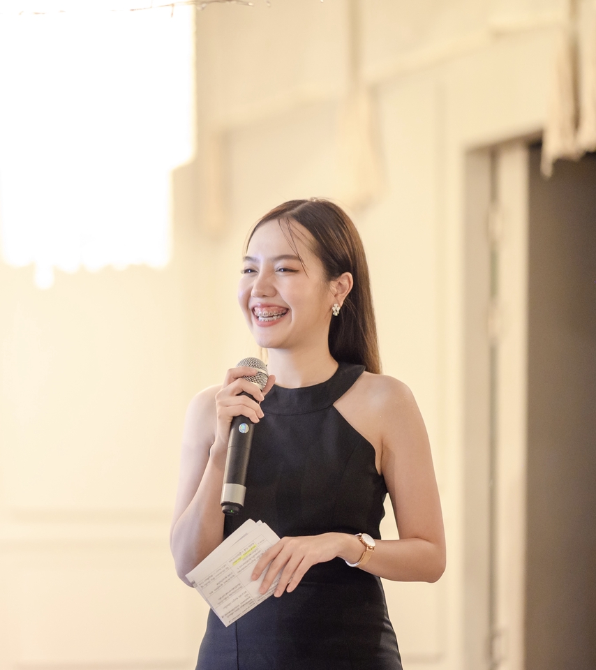 TH/EN พิธีกรหญิง(MC)/Moderator งานevent Liveสด เปิดตัวสินค้า สัมมนา งานเลี้ยงต่างๆ