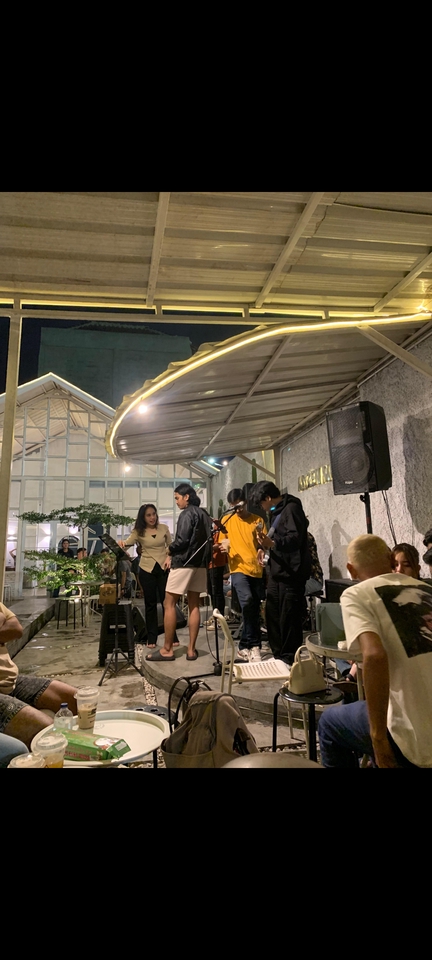 Acara Live Music Solo Akustik Full Band Session Player