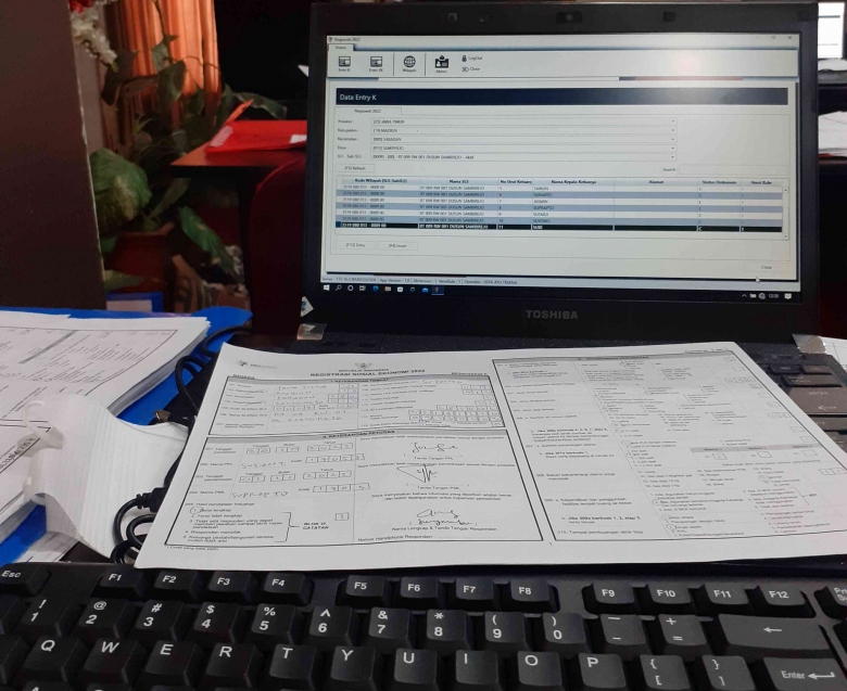 Menginput dan mengarsipkan dokumen secara terorganisir