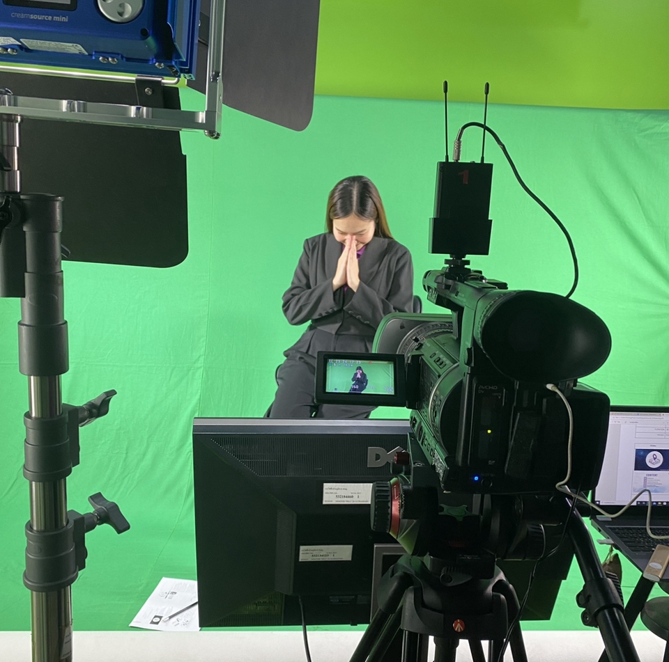 TH/EN พิธีกรหญิง(MC)/Moderator งานevent Liveสด เปิดตัวสินค้า สัมมนา งานเลี้ยงต่างๆ