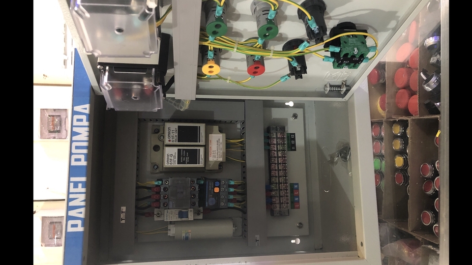 PEMBUATAN DAN PEMOGRAMAN PANEL LISTRIK