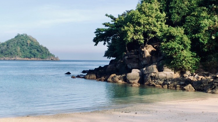 Foto dengan pemandangan yang indah di lhok mata ie aceh besar dan ...