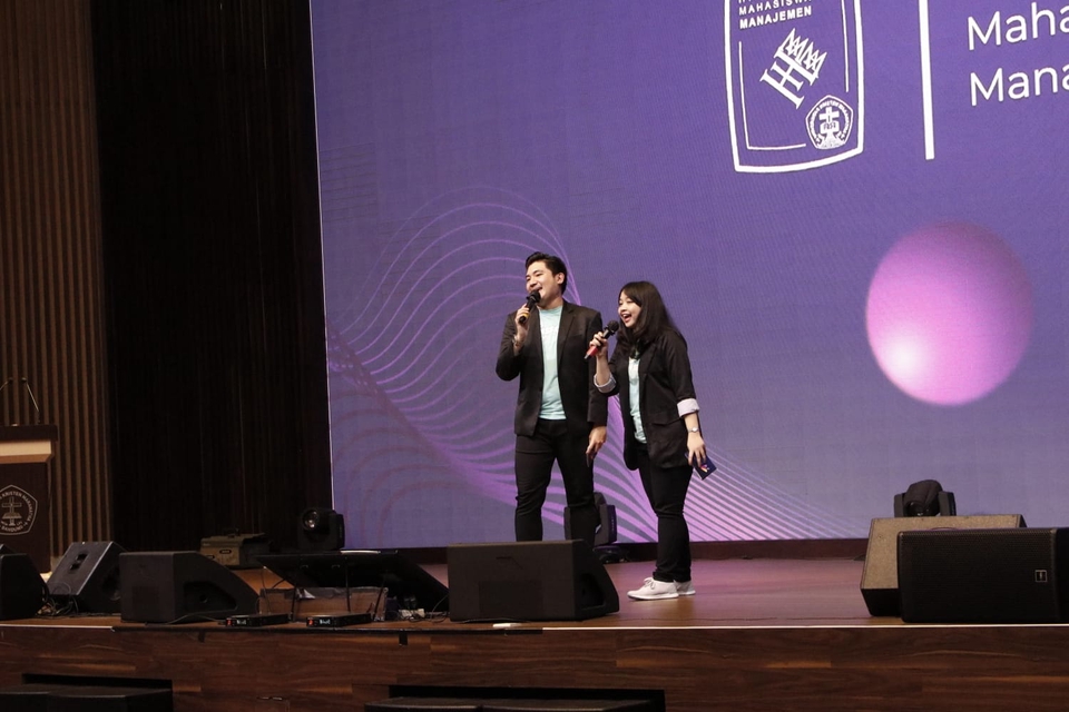 Jasa Master of Ceremony (MC) atau Moderator