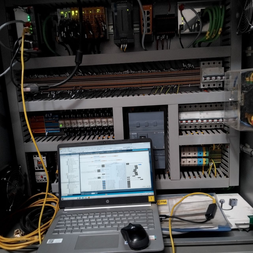 Jas Pemograman PLC, HMI, SCADA, Servo, Motion Control, Mesin Case ...