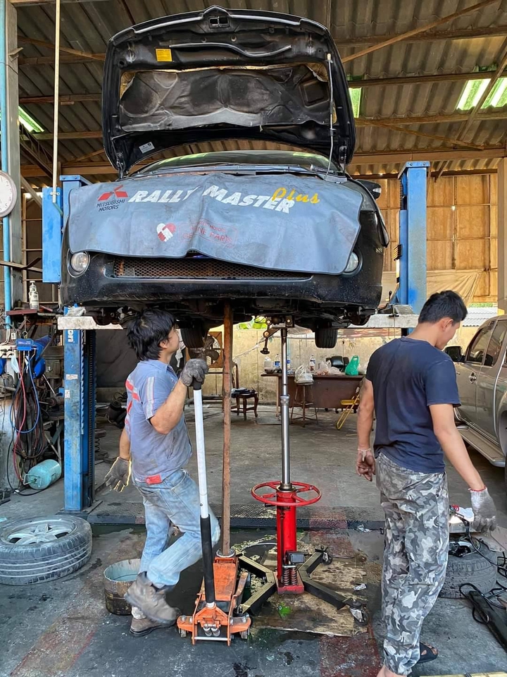 รับตรวจสภาพรถ โดยช่างผู้ชำนาญการ (KN service)