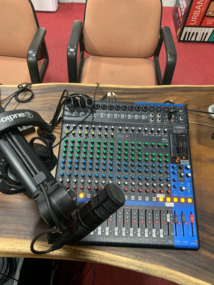 Voice Over Professional Pria Bahasa Indonesia & Inggris