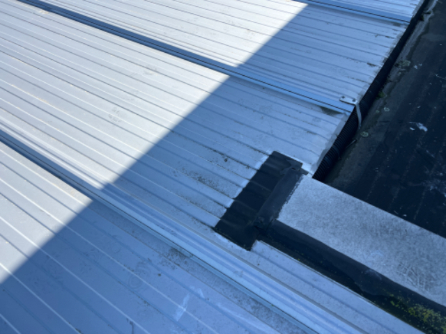 Deficiency:This flashing finishes just past the gutter facing the ...