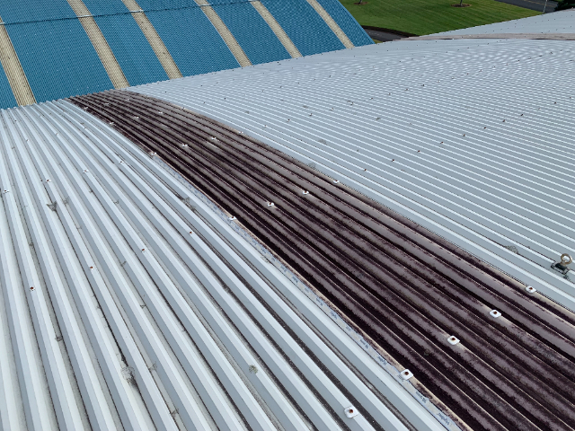 Deficiency:The clearlight sheets are showing signs of extensive UV ...