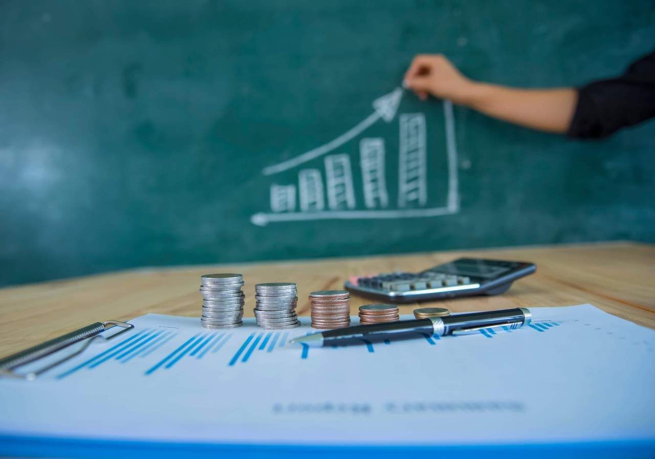 FinGurú - What is a bonus? by finguru