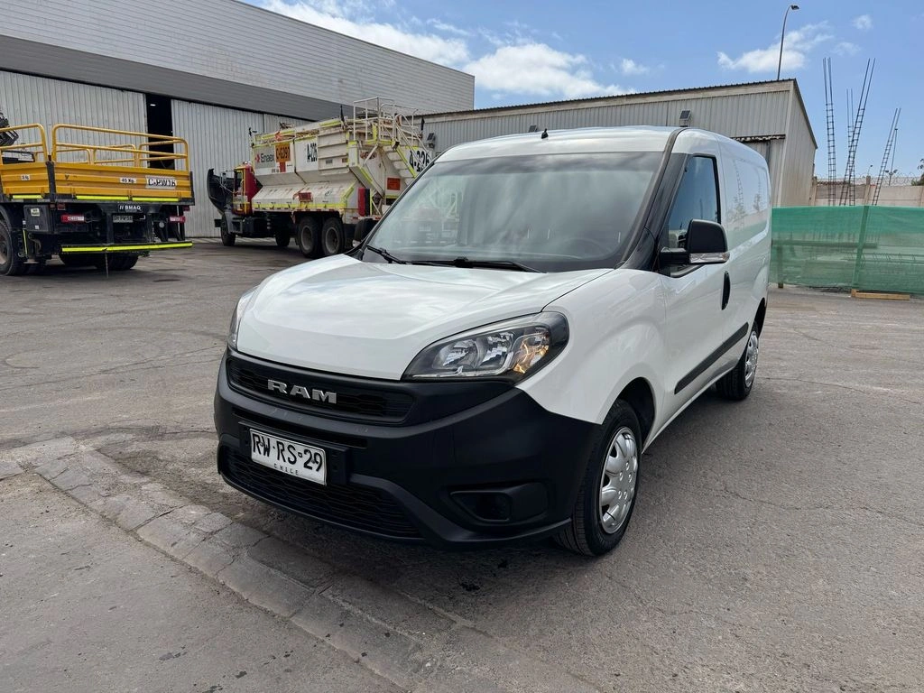 RAM V1000 2022 | autosusados.cl