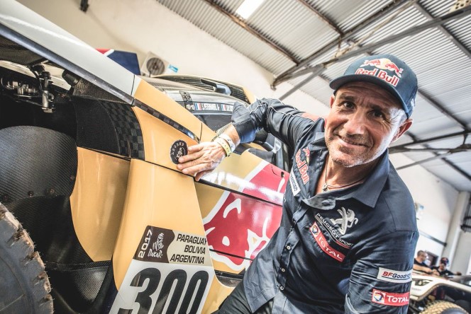 Dakar Auto | Peterhansel si supera nella leggenda, tripletta Peugeot ...