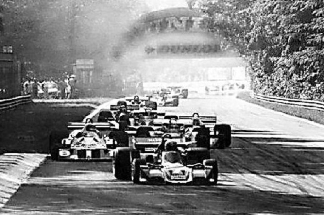 F1 | Demolito il ponte Dunlop a Monza - Formula 1 - Motorsport