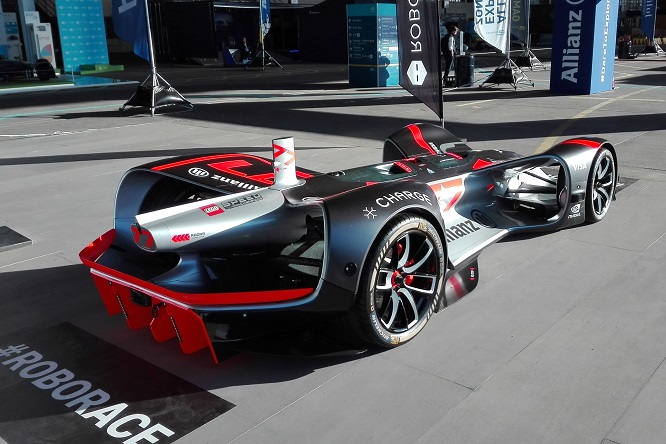 Dalla pista alla strada: l'evoluzione del campionato Roborace - Formula E