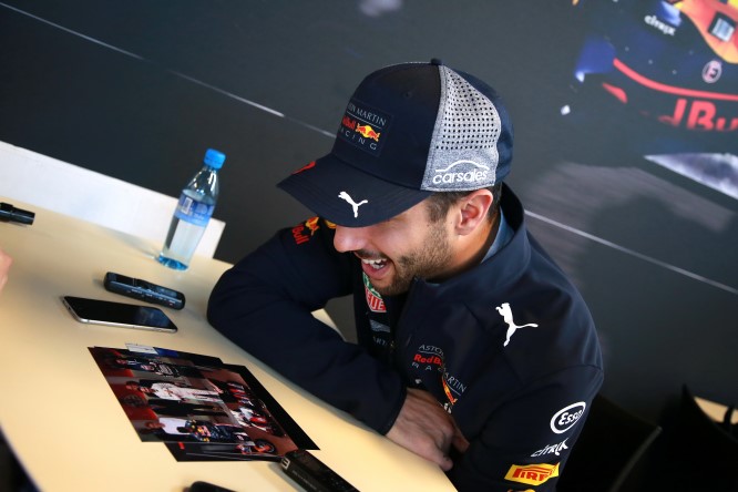 Photo-interview with Ricciardo: the cousin Giovanni and... a Pomodoro ...