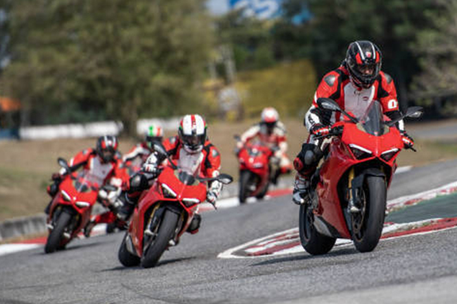 Ducati Riding Academy: i corsi per il 2019 - Mondo Moto - AutoMoto