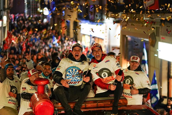 MotoGP | Grande festa a Cervera per i 10 mondiali dei Marquez - Moto