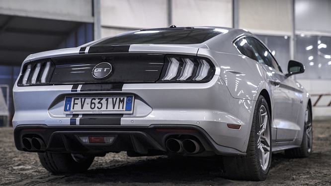 Ford Mustang test drive - Video