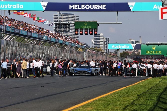 Box e paddock in allestimento a Melbourne - VIDEO - Formula 1 - Motorsport