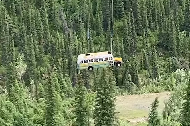 L'autobus di Chris McCandless, addio e forse arrivederci - Fuorigiri ...