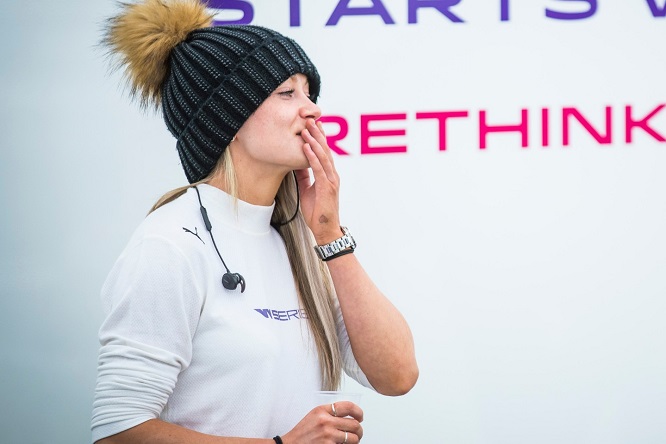 Jessica Hawkins entra nella famiglia Aston Martin - F1 Team - Formula 1 ...