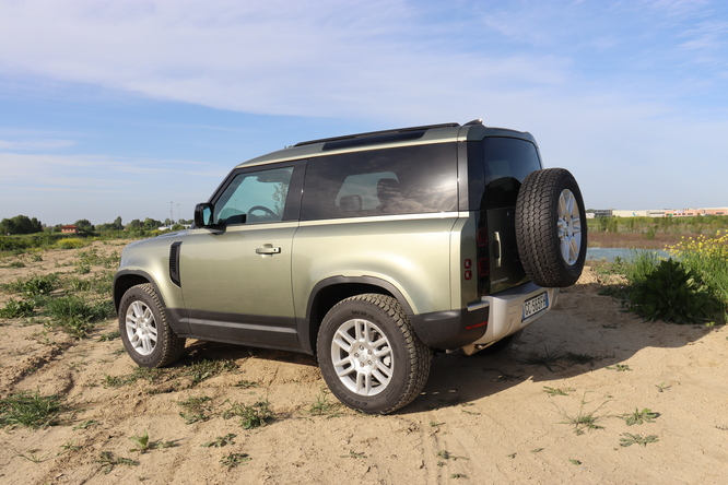 Defender 90, molto più di un fuoristrada: la nostra prova - Prove ...
