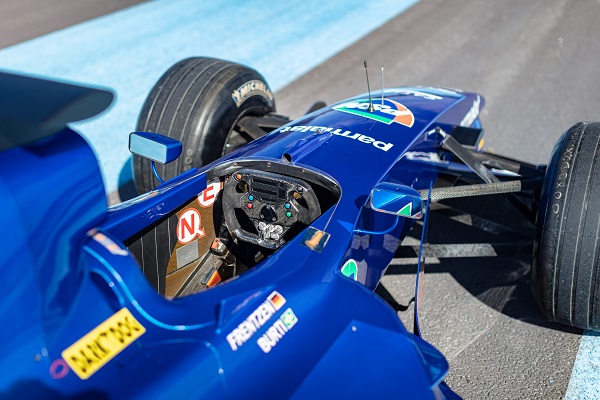 All'asta una Prost AP02 con colori 2001 - Mondo Auto - AutoMoto