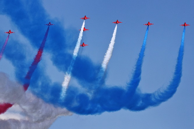 Niente show aerei: in arrivo deroga per le Red Arrows - Formula 1 ...