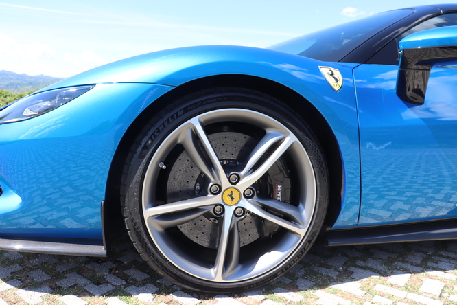 Ferrari 296 GTS: prova, prestazioni, motore, prezzo, scheda tecnica ...