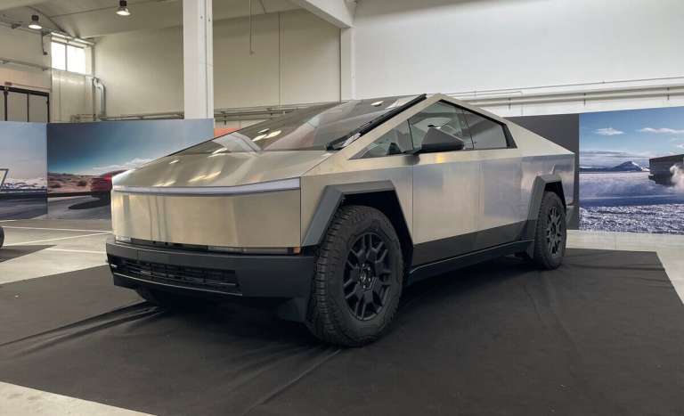 Cybertruck, il pick-up Tesla diventa un bersaglio militare | FP - Auto ...