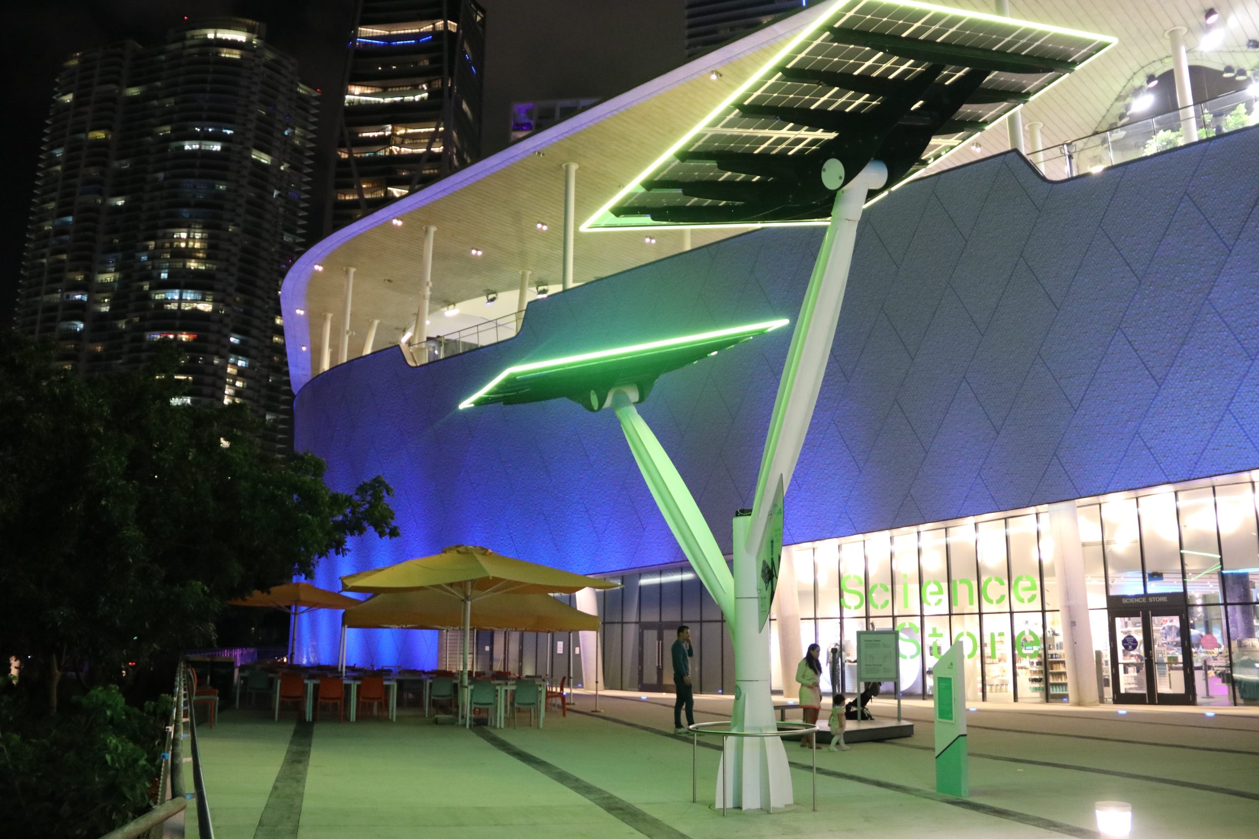 The Holidays are Shining Bright with FPL SolarNow - FPL SolarNow