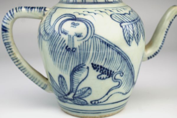 Antique 16/17C Ming Period Chinese Porcelain LION Teapot Blue and White ...