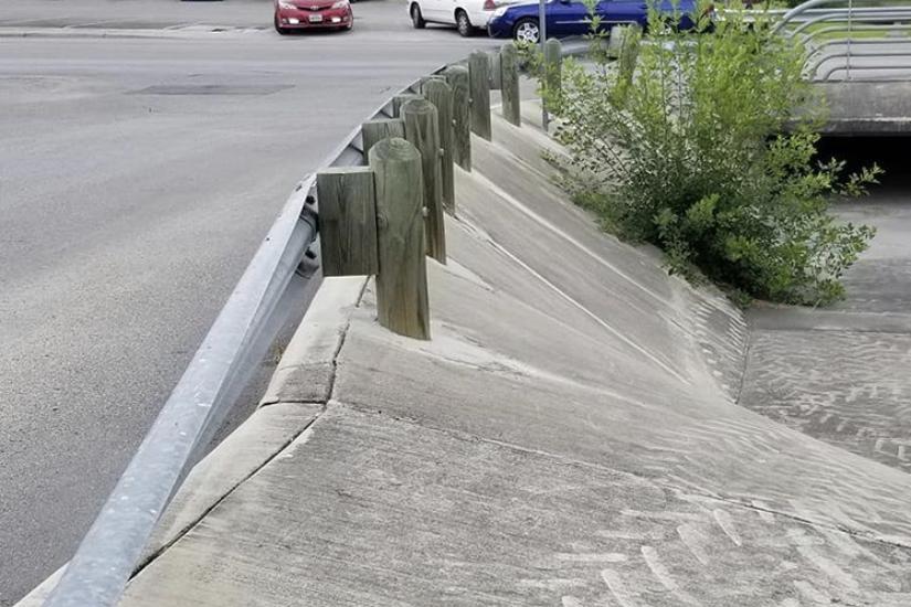 Guardrail To Ditch - FindSkateSpots