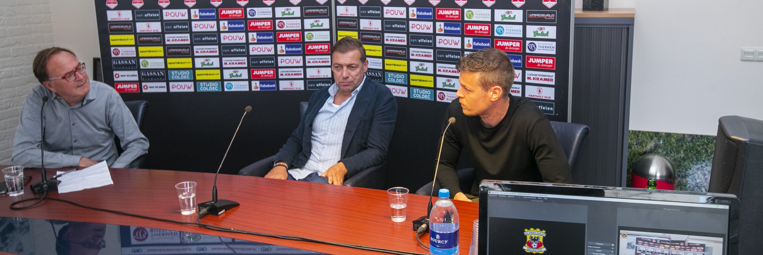 Primeur van het spelersfront tijdens digitale vrimibo - Go Ahead Eagles