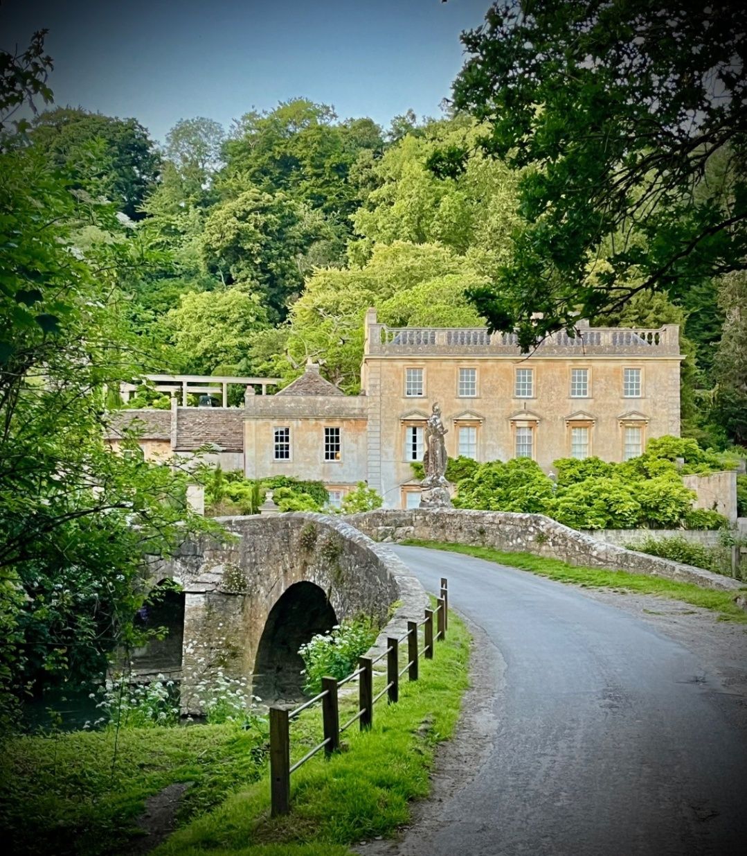 Iford Manor: A Masterpiece of Horticultural Romance - Matthew Pottage ...