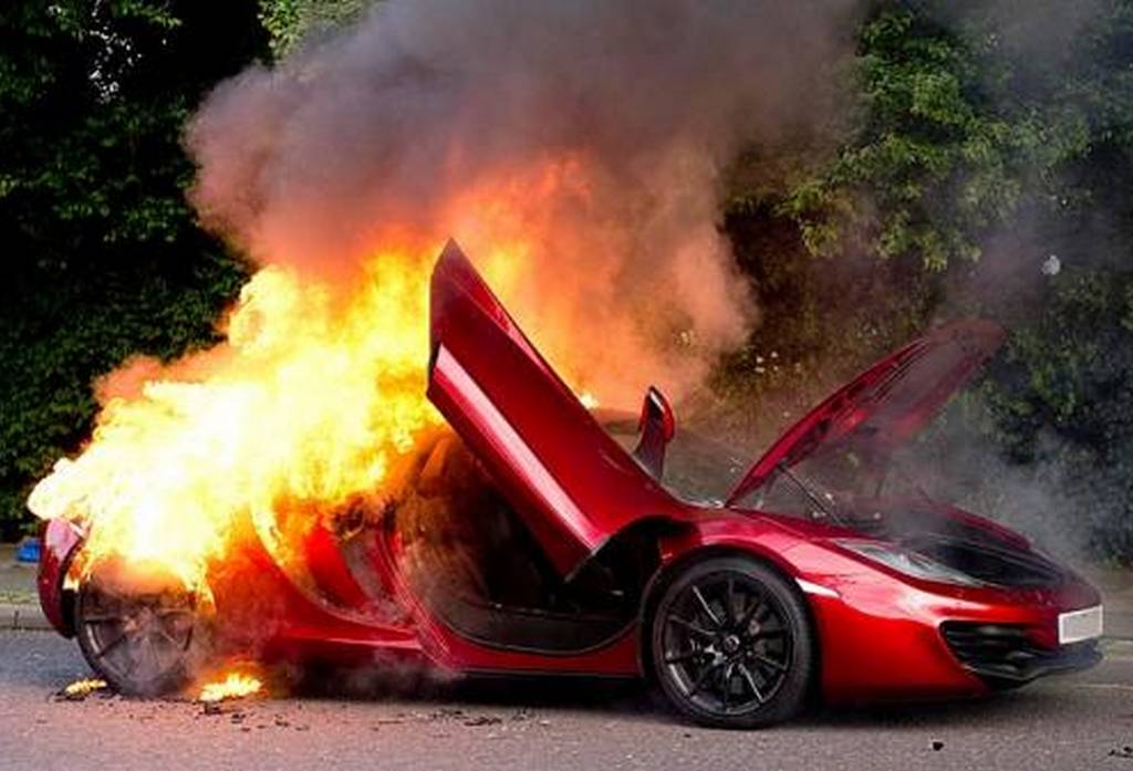 McLaren 12C Burns in London, England - GTspirit