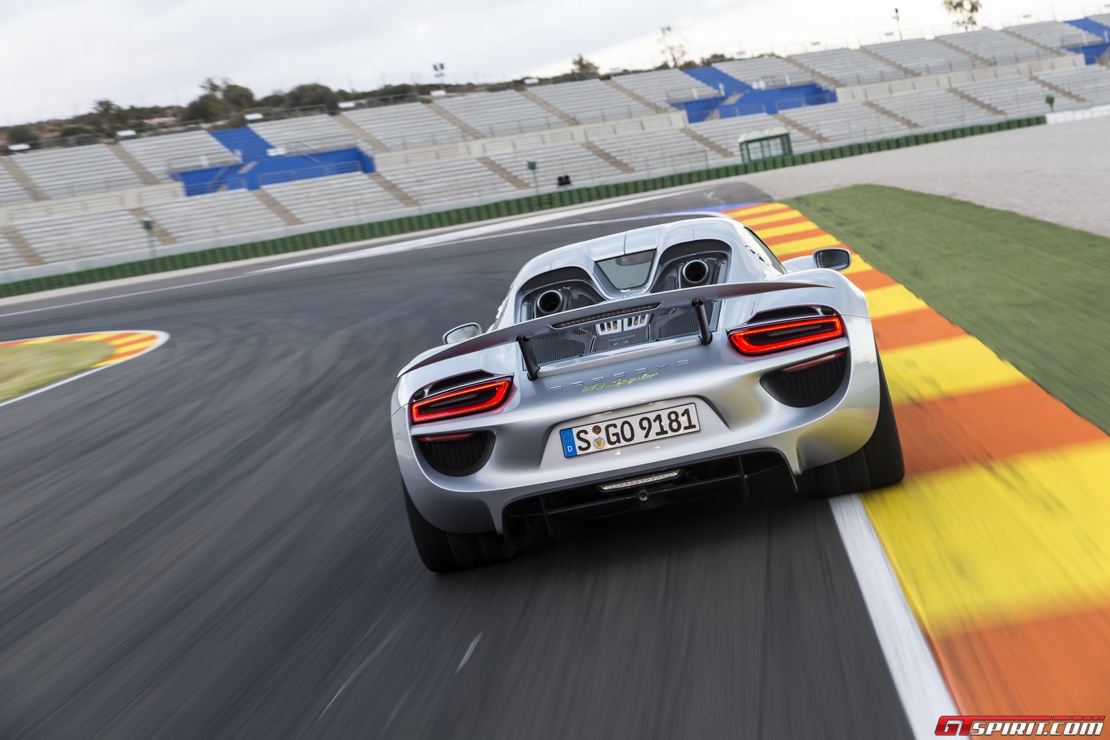 Road Test: 2014 Porsche 918 Spyder Review